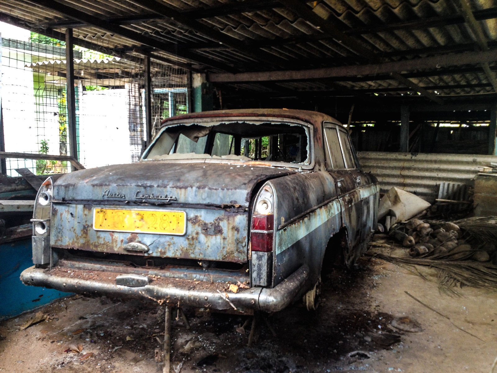 ‘කොන්තරාත්තුව ඉවර උනාම බාස් ලා ගෙදර යනවා’ එහෙත්….. – Vikalpa